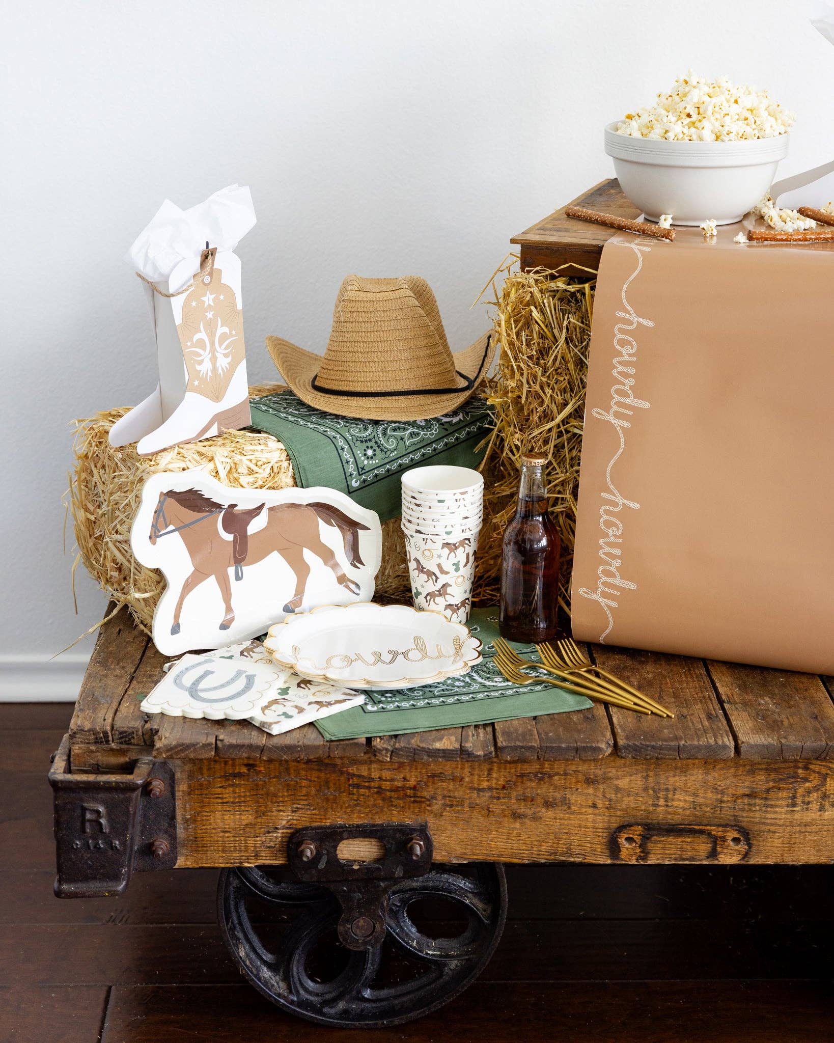 HWD1120 - Howdy Paper Table Runner – Jubilee Balloon Co.