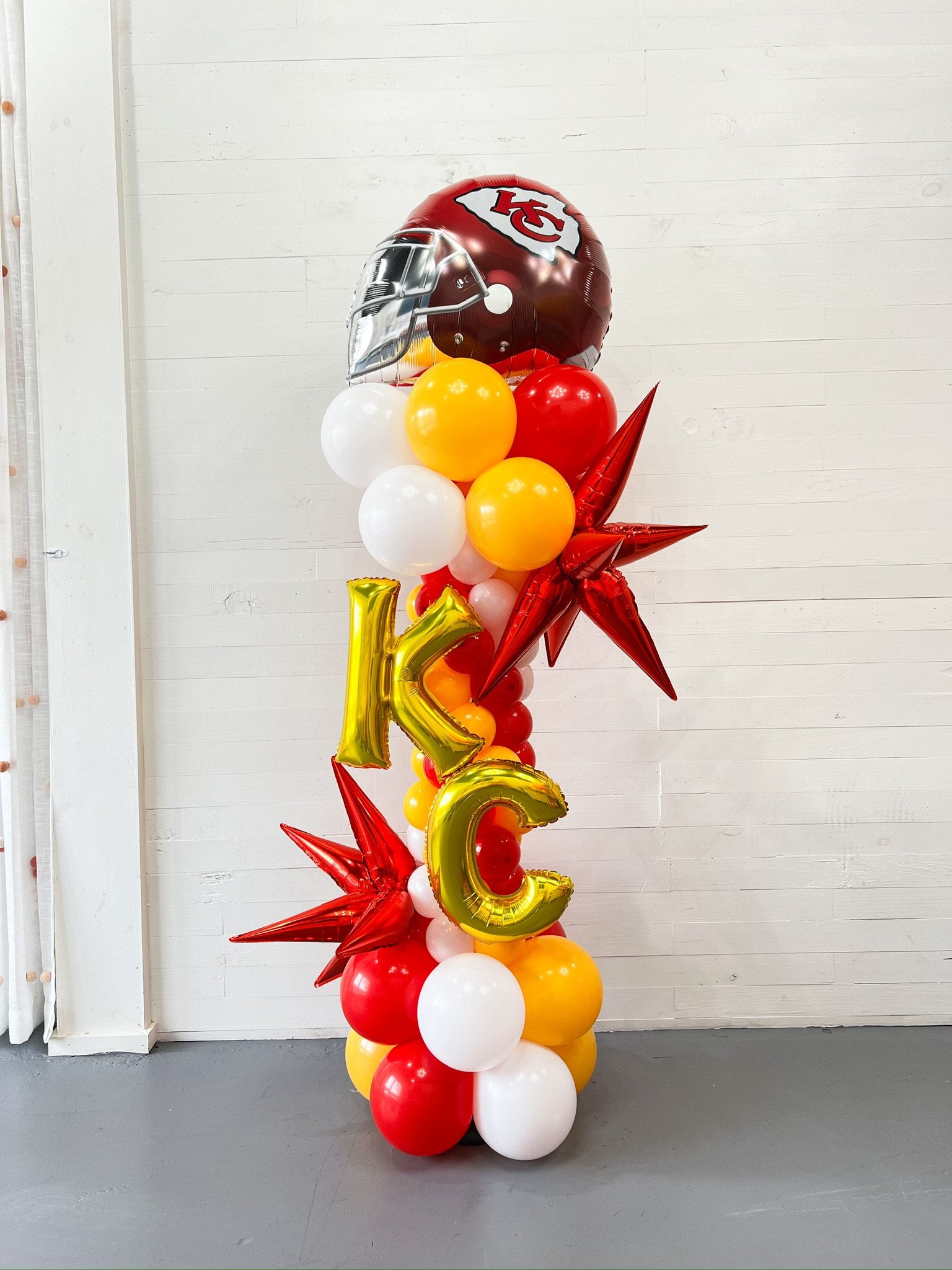 “KC FIRST DOWN” BALLOON TOWER – Jubilee Balloon Co.